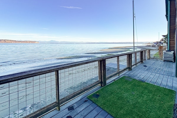 South Whidbey Waterfront Escape W/ Large Patio & Stunning Views - Whidbey Island, WA