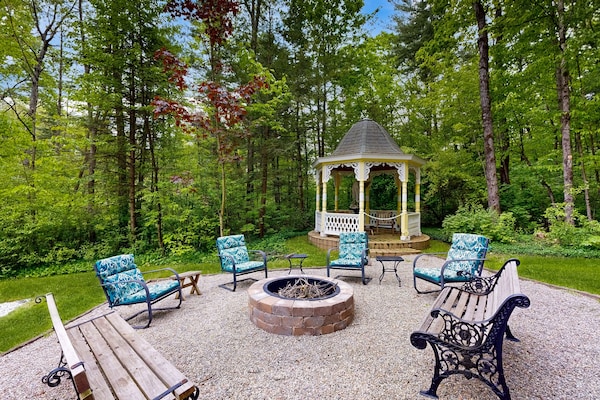 Unique Wooded Oasis With Jacuzzi, Sauna, Pool, Game Room - Near Keuka Lake - 巴斯