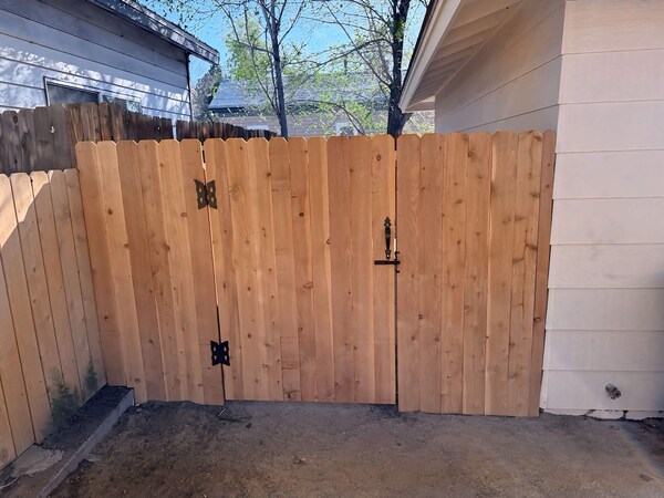 Emerald Escape - Unr & Pet Friendly - Fenced Yard - Reno, NV