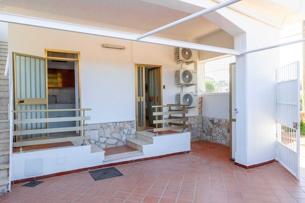 Apartment In Portion Of Villa With Beach. - Sperlonga