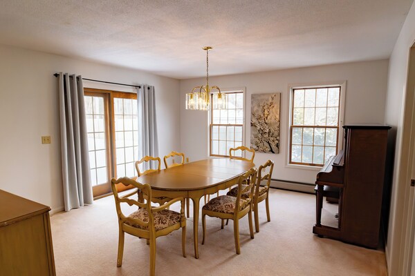 Spacious 4br Central-berkshires Home With Pool! - Lee, MA