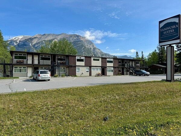 Yam 16/17 - 2 Bedroom King/queen - Canmore