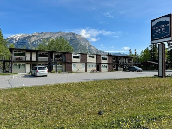 Yam 16/17 - 2 Bedroom King/queen - Canmore