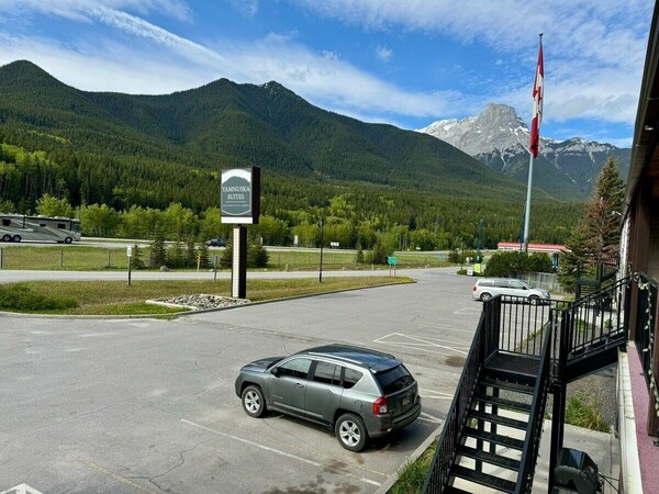 Yam 22 - Upper 1 Bedroom Queen - Canmore