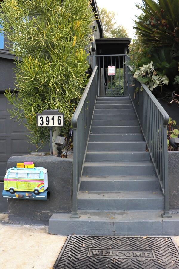 Cute Hilltop Hideaway Studio In La - Monterey Park