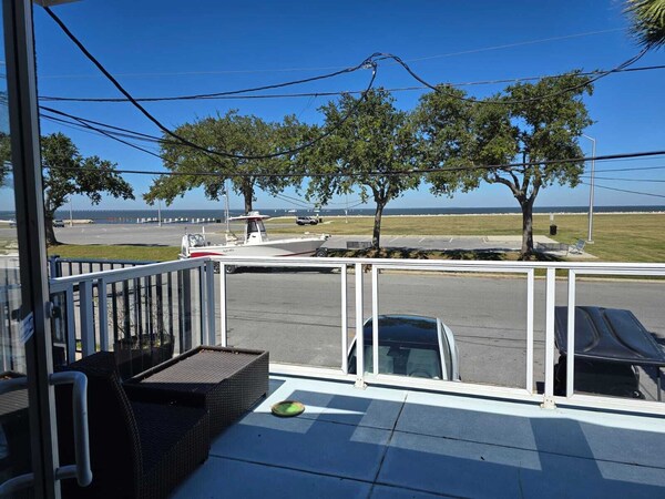 Exquisite Lakefront Boathouse A True Sanctuary In New Orleans - Kenner, LA
