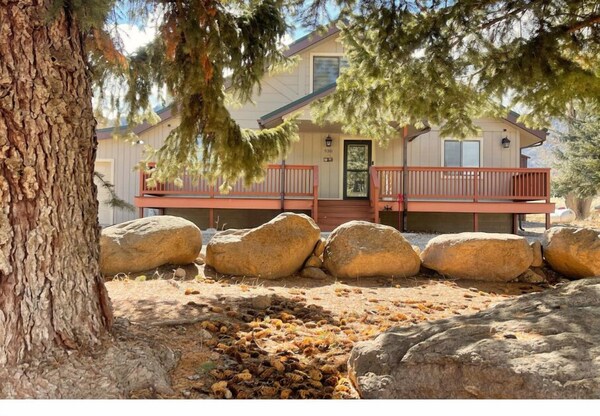 Cozy Mountain Retreat In Pine Valley, Ut W/ Decks, Game Room + Mountain Views - Pine Valley, UT