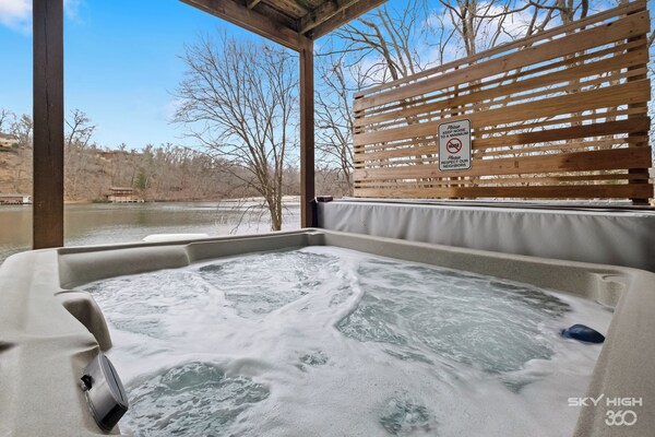 The Dock @ Loch Lomond: Lake - Hot Tub - Golf - Bike - Bella Vista, AR