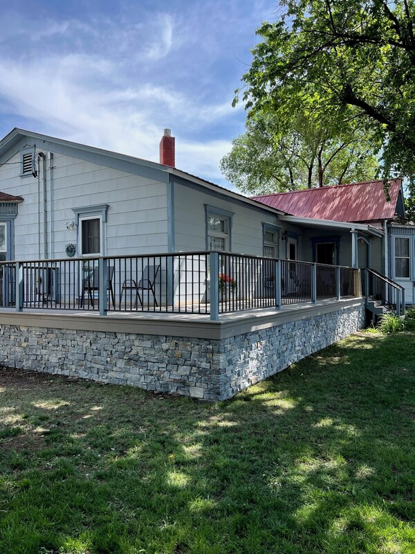 Cozy Family Home In Williamsperfect For Families, Large Yard & Wrap Around Deck - Williams, AZ