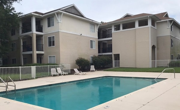 Rm Star With Queen-size Bed & Private Bath/tv, Near I-75, Uf, And Shands H. - Gainesville, FL