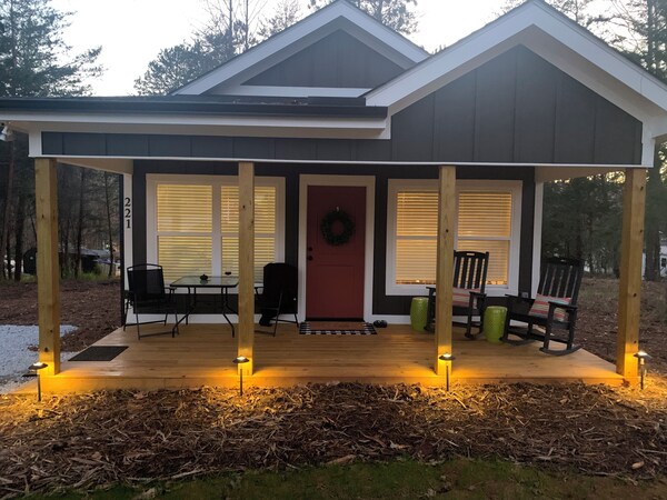 Charming 2-bedroom Tiny House With Wifi, Near Clemson University & Lake Keowee. - Walhalla, SC