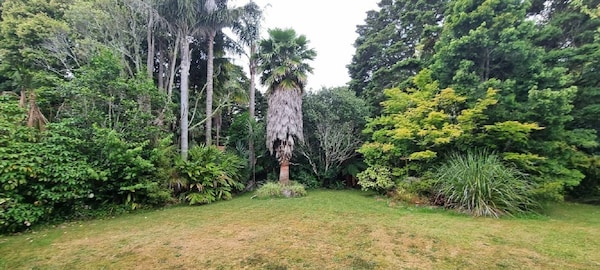 Old-world Charm Hibernarium - Whangārei