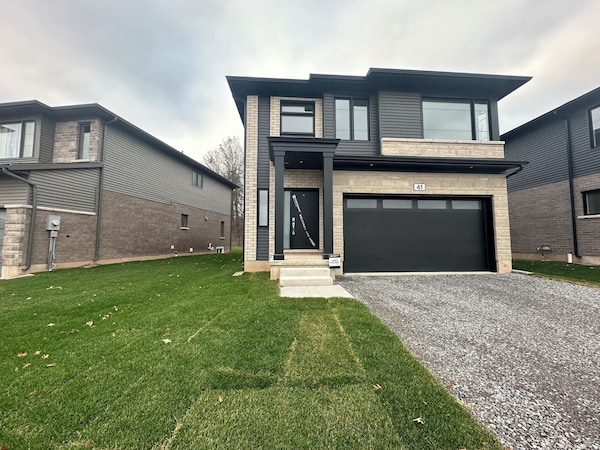 Charming 4-bedroom House With Wifi, Ac In Amazing Thorold - Welland