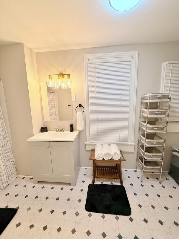 Charming 2bed W Office By University Of Rochester, Strong Memorial And Hospitals - Rochester, NY