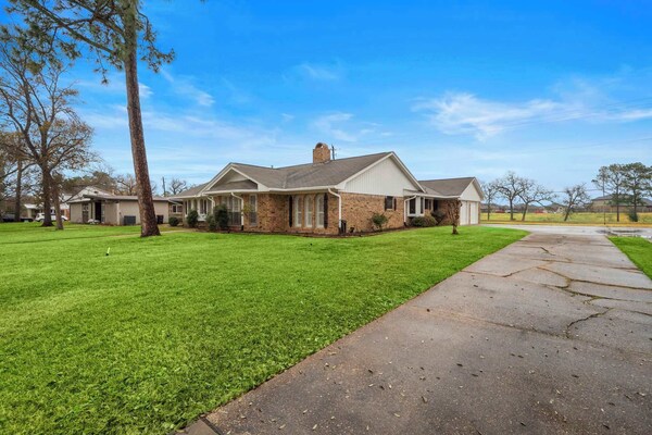 Relax And Play 3br Retreat W Sunroom - Highlands, TX