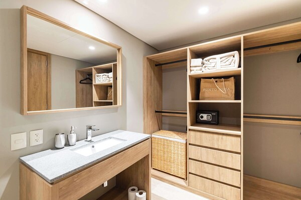 Punto Nima: Amplio Y Luminoso Apartamento Con Terraza - San José del Cabo