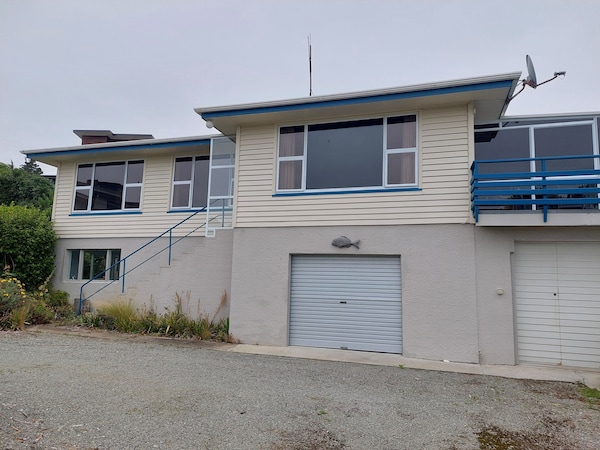 Moeraki Village, Family Sized House Stunning Views, 50m To The Beach. - Hampden