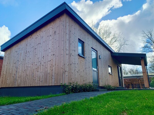 Brandneues Und Luxuriöses Chalet Mit Gemütlicher Veranda. Geräumig Und Modern Für 5 Personen. - Sint Maartenszee