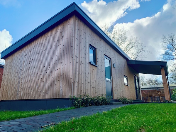 Nieuw, Stijlvol Chalet Op Park Campanula. Ruim En Modern Ingericht Voor 5 Personen. - Sint Maartenszee