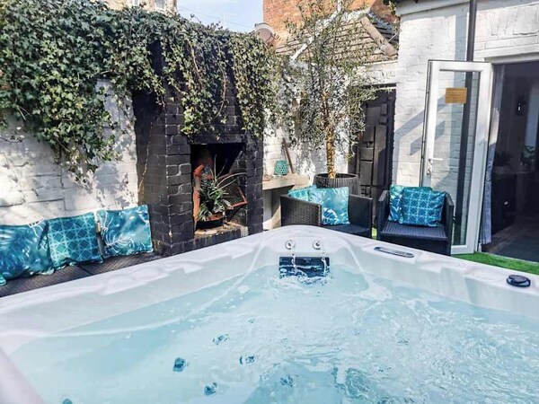 Hot Tub Escape Summar - Swanage