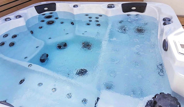Hot Tub Hideaway - By Brighton Holiday Lets - Brighton
