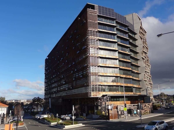 Nishi Apartments-views Of Lake-pets & Free Parking - Canberra