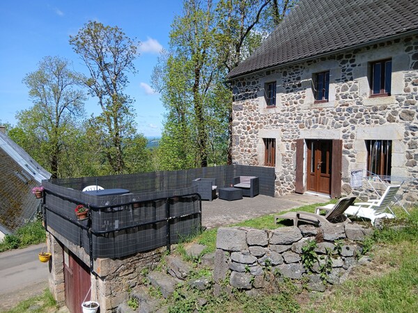 Gîte Chez Jeantou à Montgreleix - Cantal