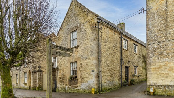 Antelope Cottage - Northleach, Cotswolds - Near Pubs - Bibury