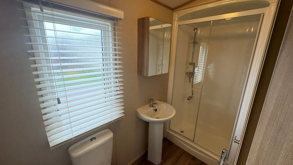6 Berth Caravan With Direct Beach Access - Weston-super-Mare