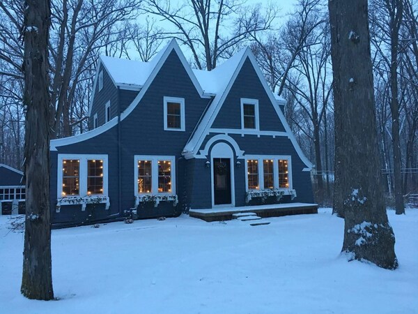 Wooded Retreat 3 Br King | Jefferson Pointe - Fort Wayne, IN