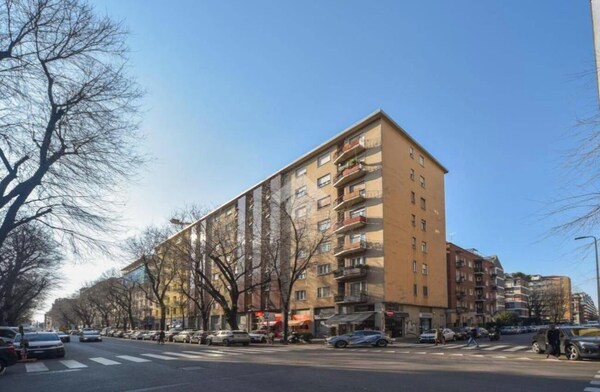 Experience Unparalleled Luxury In This Prestigious Apartment - Mailand