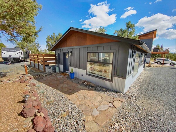Private, Modern Guest Suite  A Peaceful Retreat With Stunning Mountain Views - Sisters, OR