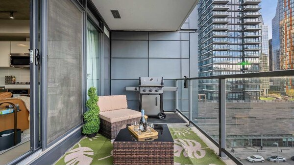 Miso 2 Bd - Skyline View, Patio, Gym, Pool & Ac - Calgary