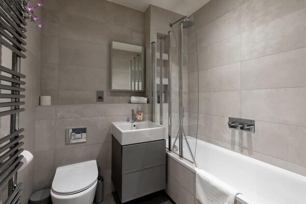 Superb Two Bedroom Flat Near Edgware Road Station - Westminster - London