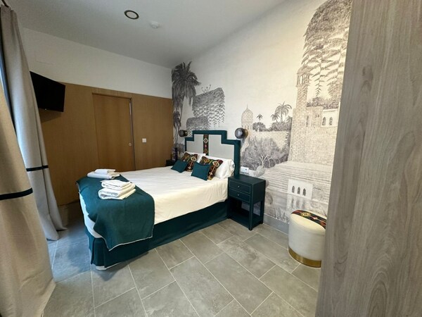 Charming Hostel In The Heart Of Seville - Seville, Spain
