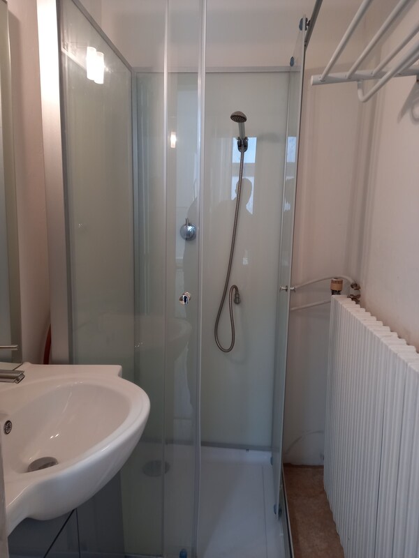 Appartement F1 De 24m2 Au Rez De Chaussée Indépendant Rue Calme - Löhne, Allemagne