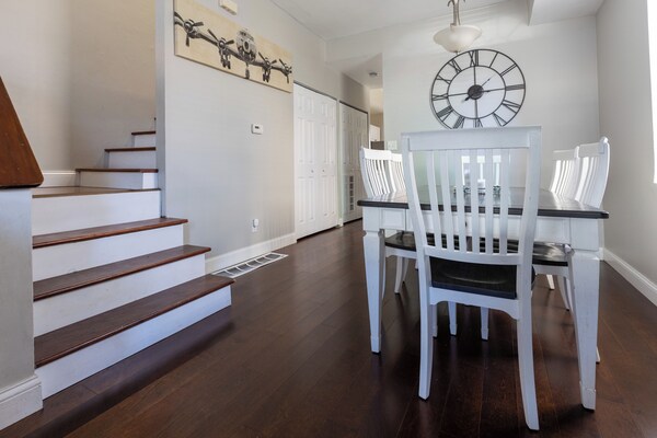 Stunning 3 Bedroom Home In The Heart Of The Grove - St. Louis, MO