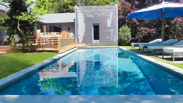 Designer's Oceanfront East Hampton Estate, State-of-the-art Amenities,... - 몬타우크