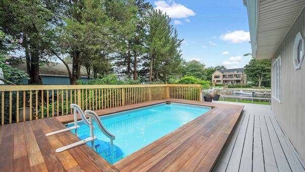 Cozy North Fork Home With Direct Water Access, Private Dock, Close To Wineries - Duck Walk Vineyards, Southold