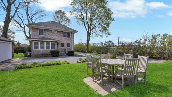 Cozy North Fork Home Among The Best Wineries In The Northeast, Minutes To... - Riverhead, NY