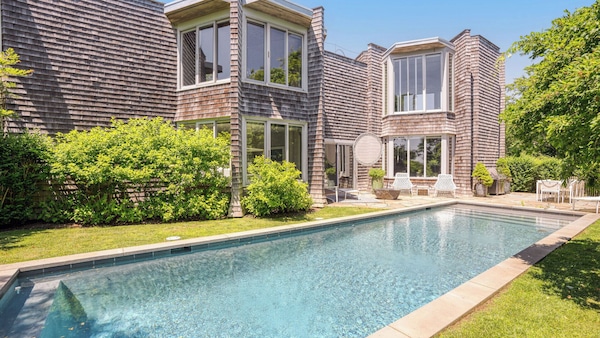 Modernist Montauk Home With Heated Pool, Close To Lake Montauk And Ditch... - Montauk, NY