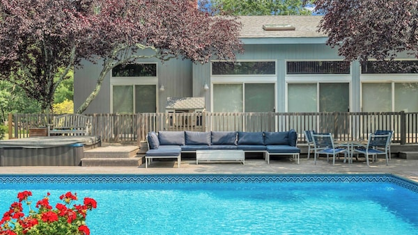 Beautiful Wainscott Estate With Private Pool And Tennis, Perfect For Families! - Sag Harbor, NY