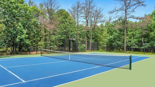 Postmodern 4,000 Square-foot Retreat On Four Acres, Expansive Outdoor... - The Hamptons, NY