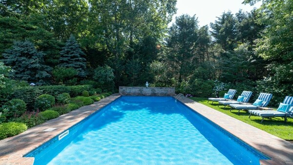 Stunning, Contemporary Southampton Home Near Town Beaches And Downtown - The Hamptons, NY