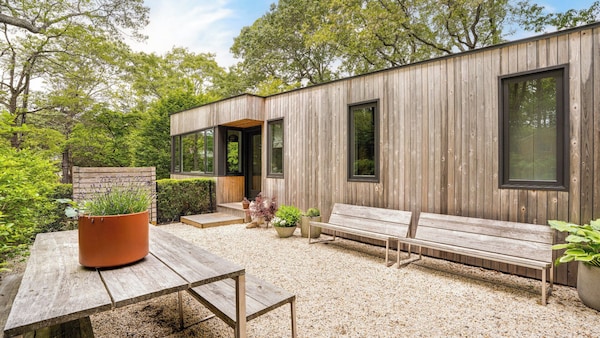 Open Living Space, Private Backyard, High End Appliances, Close To... - Sag Harbor, NY