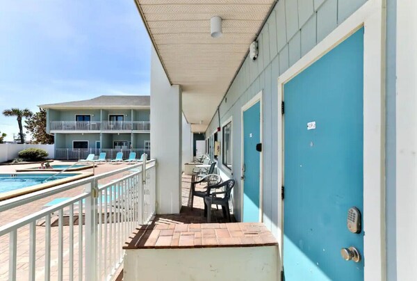 Pool View Studio Suite #109 - Smyrna Beach, New Smyrna Beach