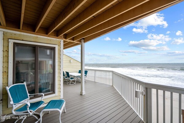 Beachfront Retreat, Disney Themed With Access To Pools, Hot Tub, And Saunas! - Kure Beach, NC