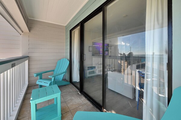 Balcony & Ocean Views: Beachfront Condo In Galveston, Texas - Galveston, TX