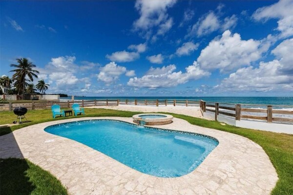 Breathtaking Beachfront Gem In Luquillo  Walk To Kiosks & Hidden Bars - Fajardo