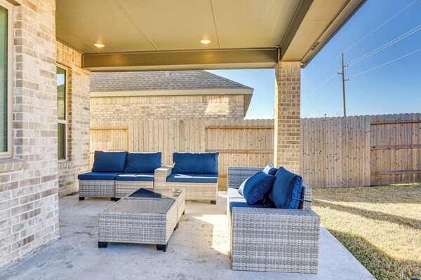 Patio & Fenced Yard: Quiet Home In Katy! - Katy, TX